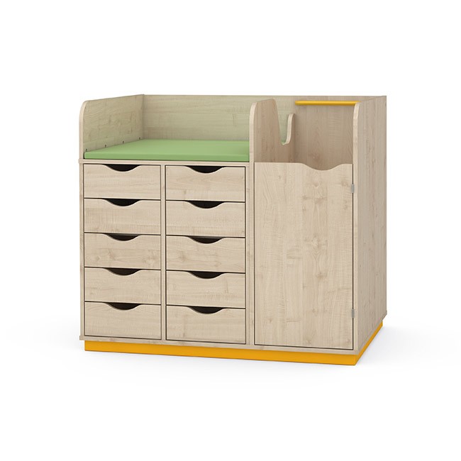 Bienvenue sur le site Les 3 Ours Meuble de change avec escalier à droite